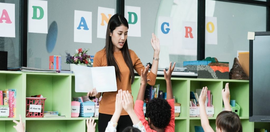 How Should Teachers Give Instructions? | The TEFL Academy